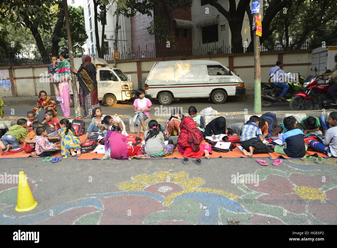 Dhaka, Bangladesh. 08th Jan, 2017. A group of street children studies ...