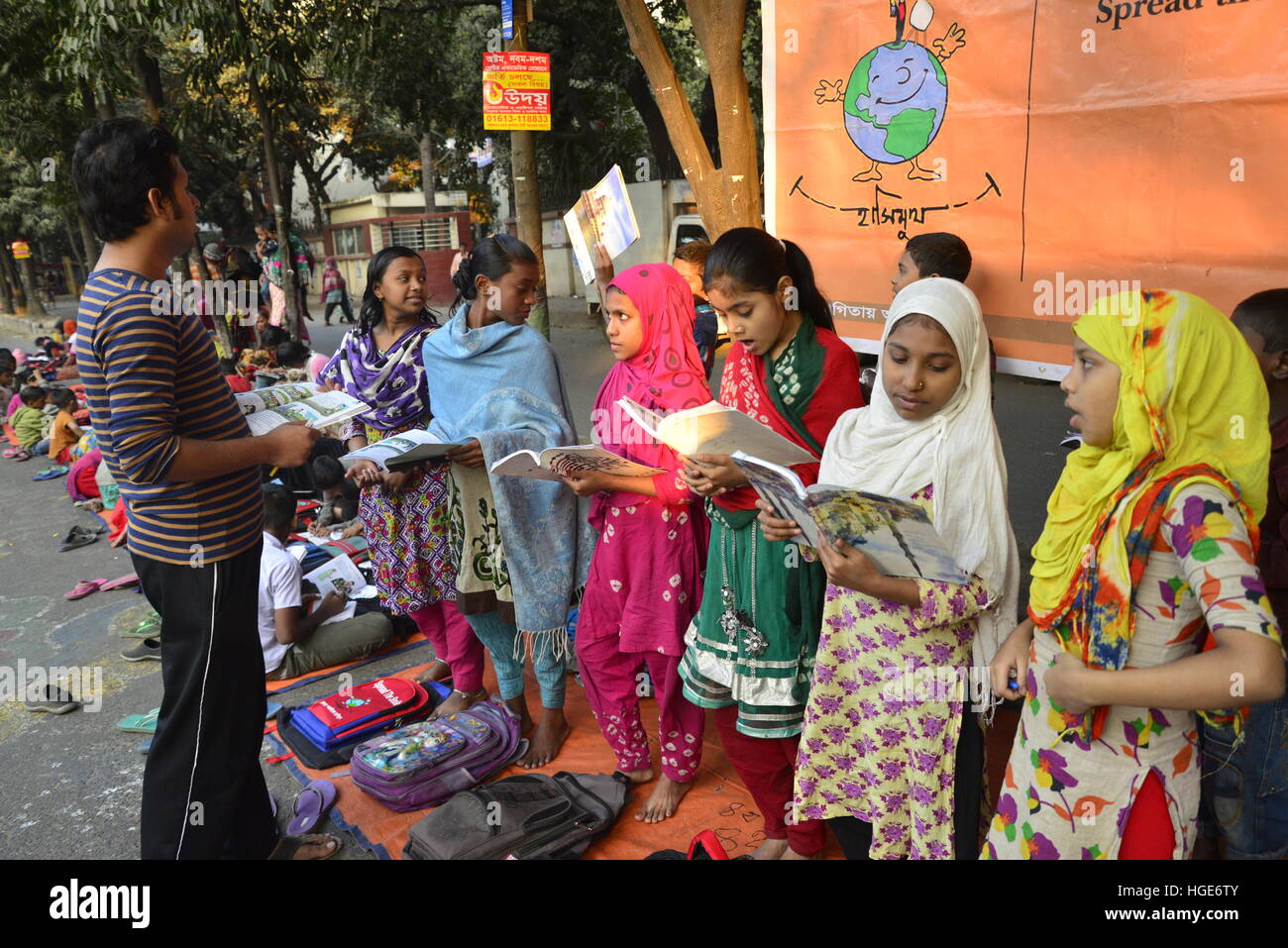 Dhaka, Bangladesh. 08th Jan, 2017. A group of street children studies ...
