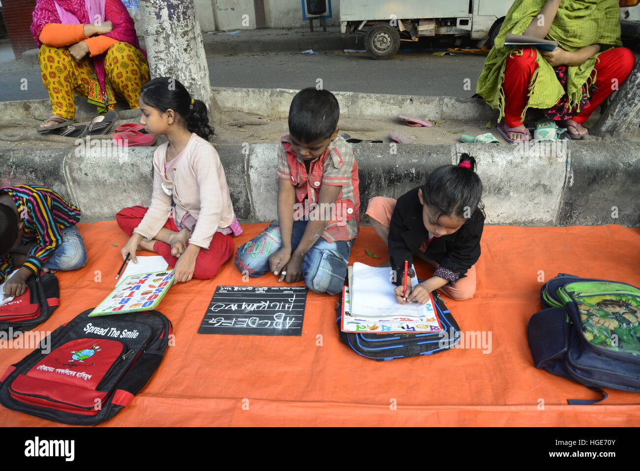 Dhaka, Bangladesh. 08th Jan, 2017. A group of street children studies ...