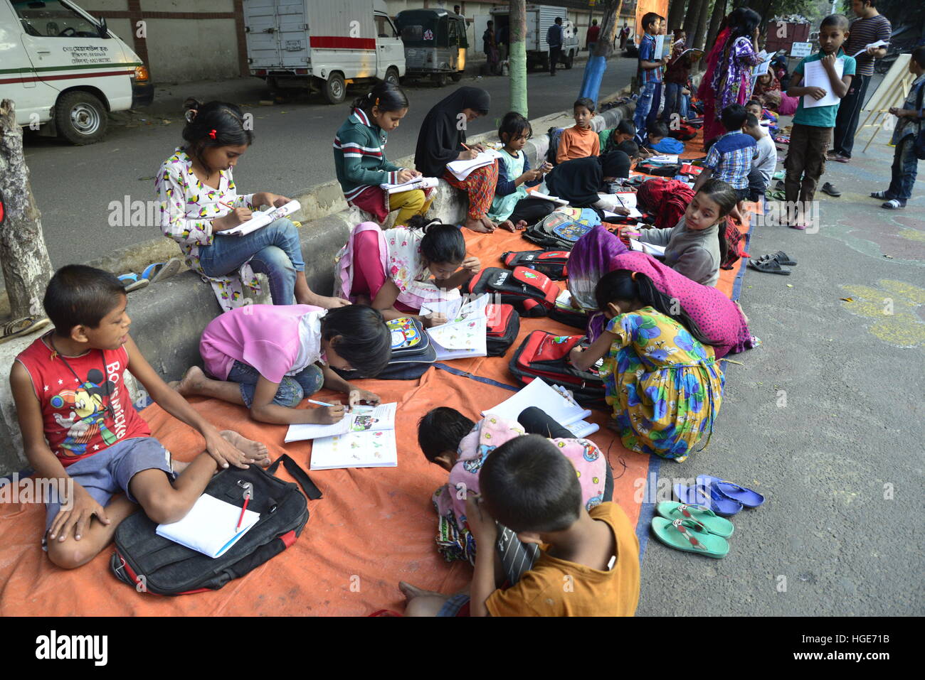 Dhaka, Bangladesh. 08th Jan, 2017. A group of street children studies ...