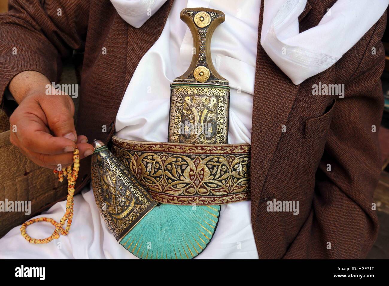 Sanaa, Yemen. 8th Jan, 2017. A Yemeni man wearing a traditional dagger ...