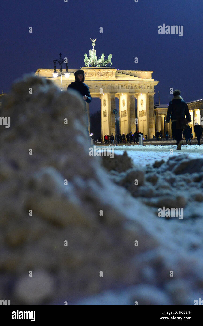 Berlin, Germany. 08th Jan, 2017. Snow laying on the ground at the ...