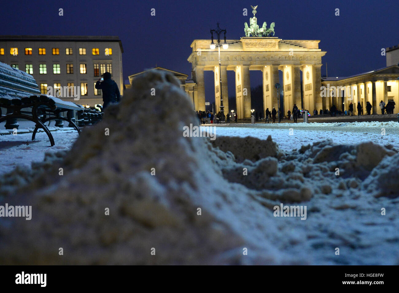 Berlin, Germany. 08th Jan, 2017. Snow laying on the ground at the ...
