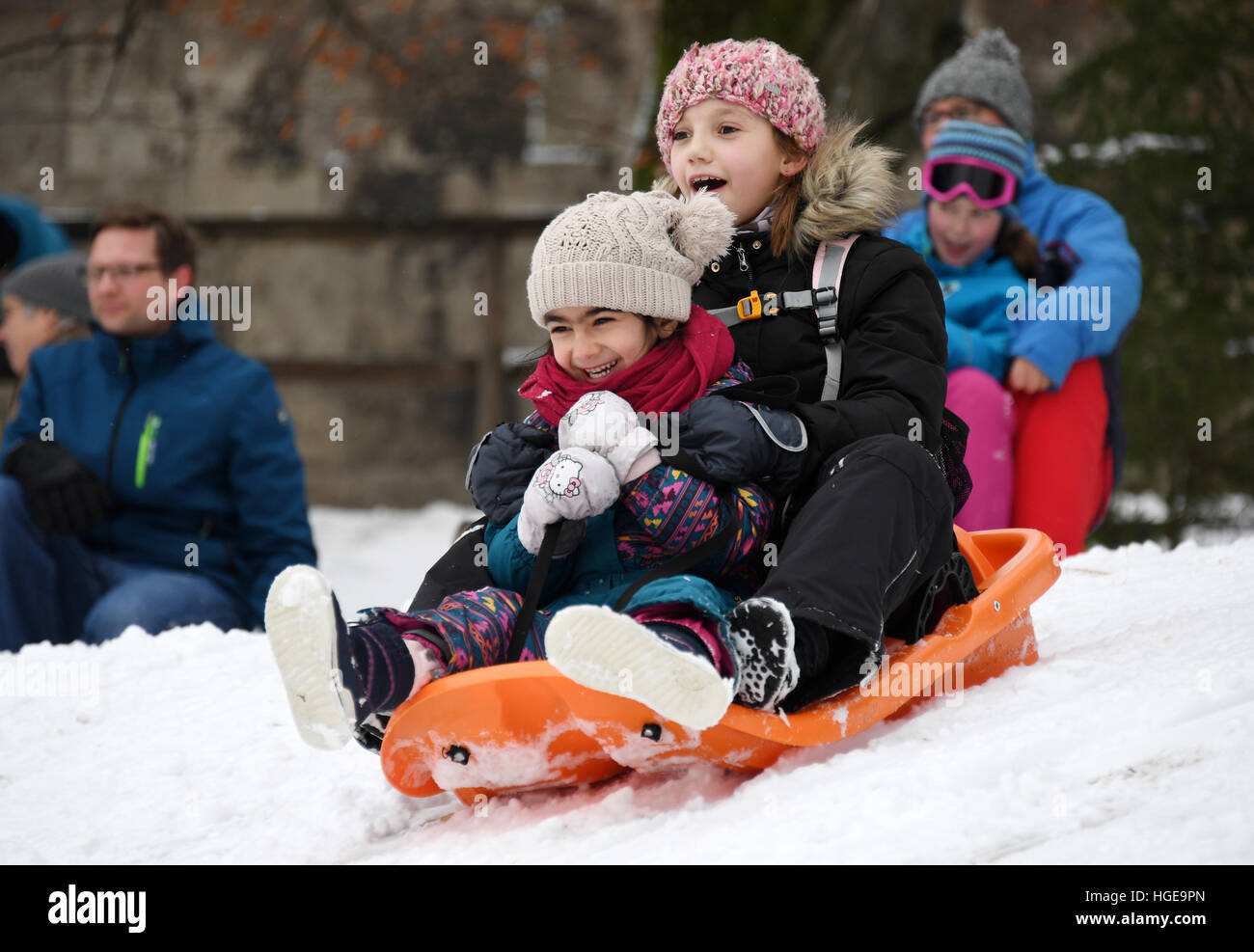 Munich, Germany. 08th Jan, 2017. Children Sumaya (l) and Victoria ...