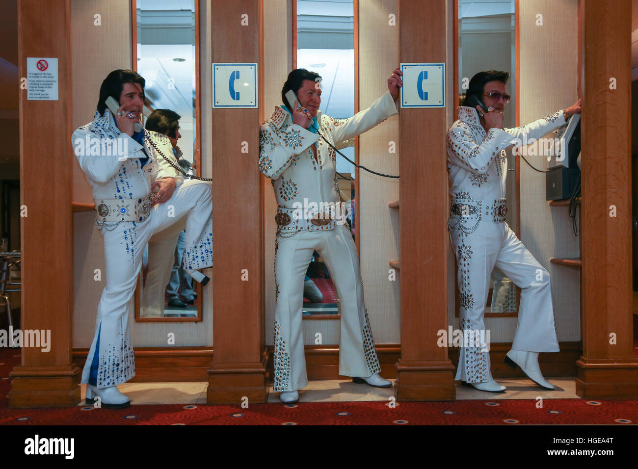 Elvis presley pose hi-res stock photography and images - Alamy