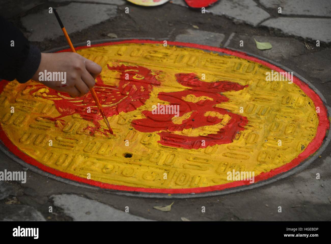 Painted manhole covers hi-res stock photography and images - Alamy