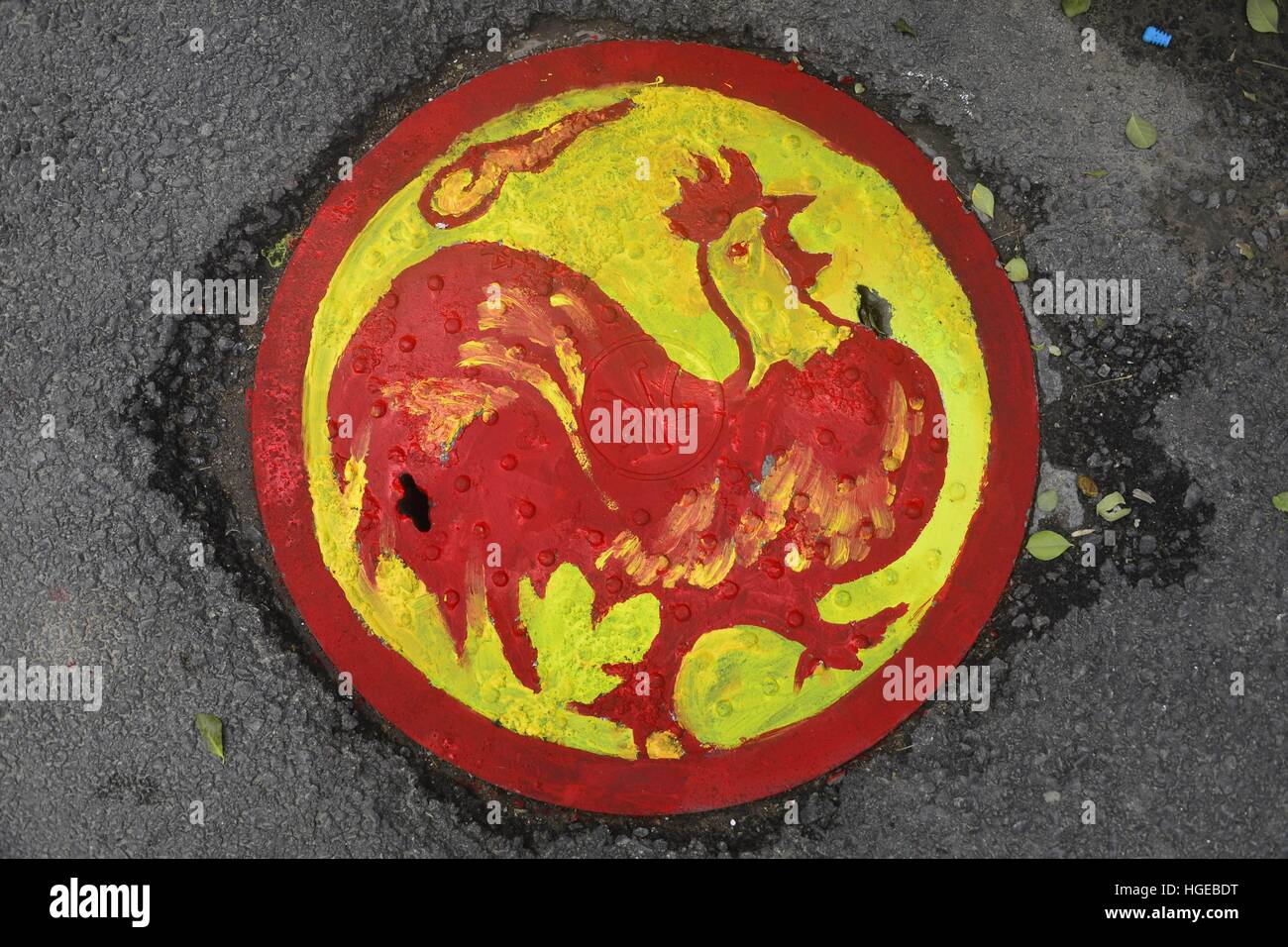 Painted manhole covers hi-res stock photography and images - Alamy
