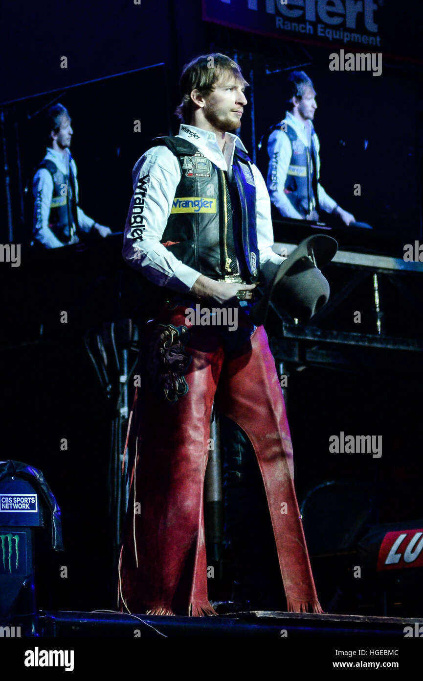 New York, USA. 8th Jan, 2017. MASON LOWE is introduced to the crowd ...