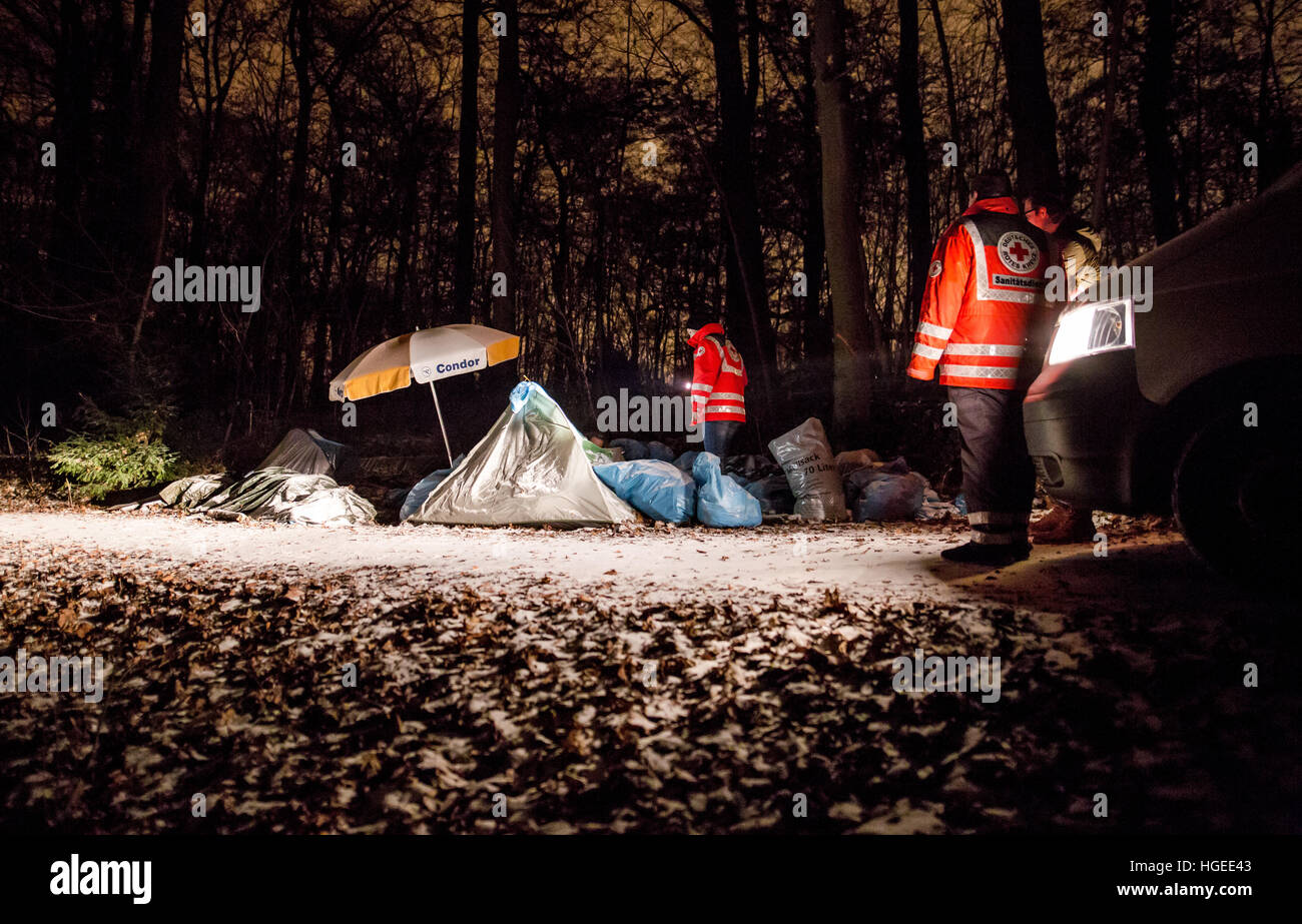 Stuttgart, Germany. 8th Jan, 2017. Volunteers of the German Red Cross ...
