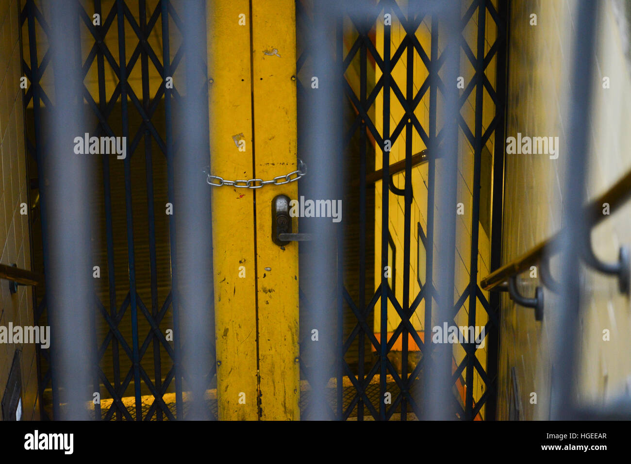 Closed london tube stations hi-res stock photography and images - Alamy