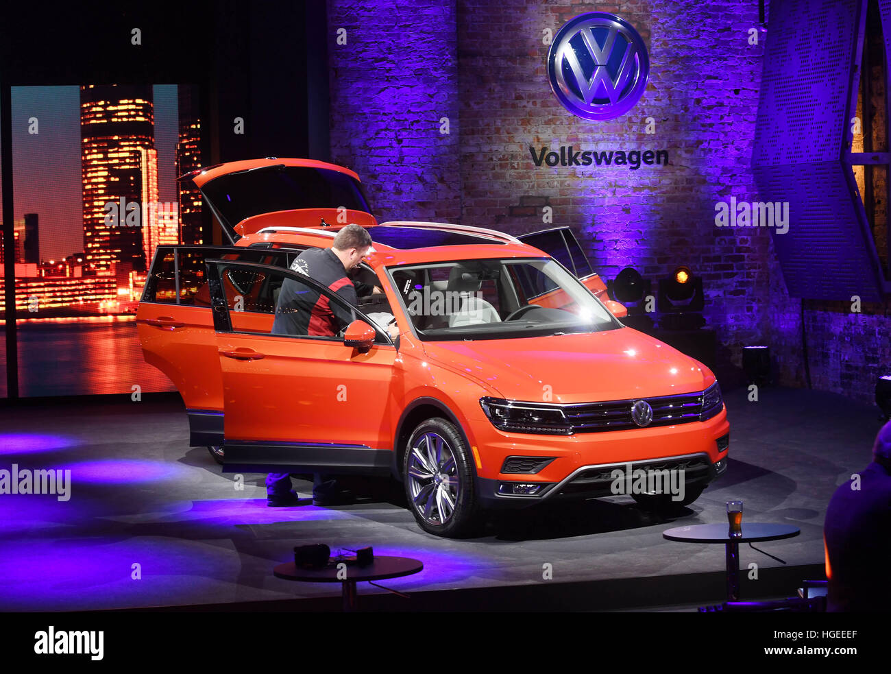 Detroit, USA. 8th Jan, 2017. The new VW Tiguan (Long version) is ...