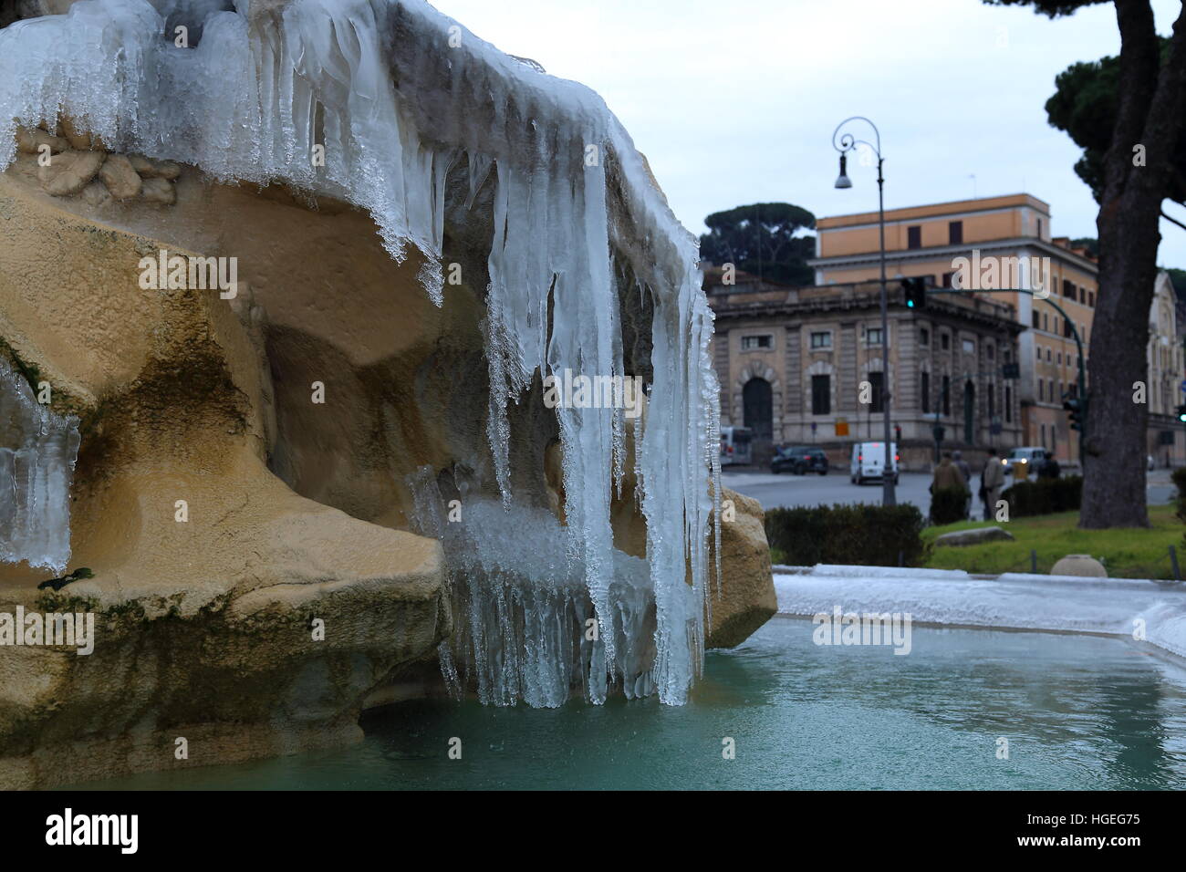 Roma, Italy. 08th Jan, 2017. The great cold gives a rare sight as the ...