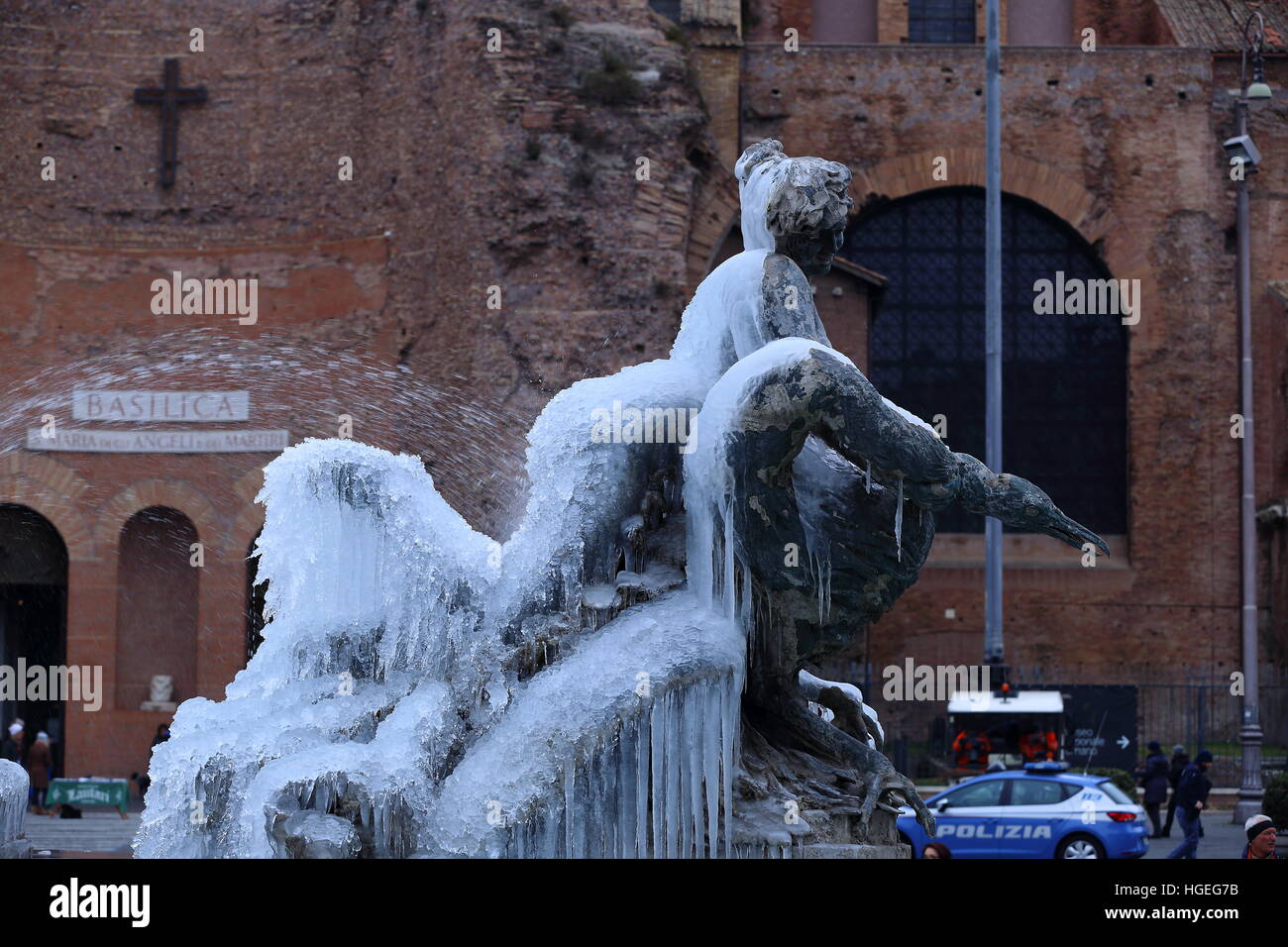 Roma, Italy. 08th Jan, 2017. The great cold gives a rare sight as the ...