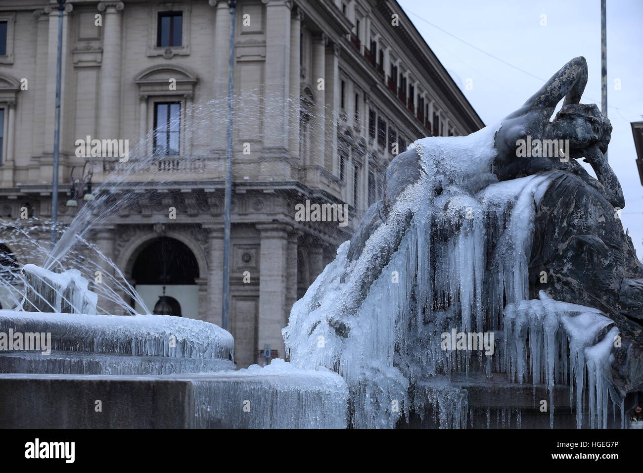Roma, Italy. 08th Jan, 2017. The great cold gives a rare sight as the ...