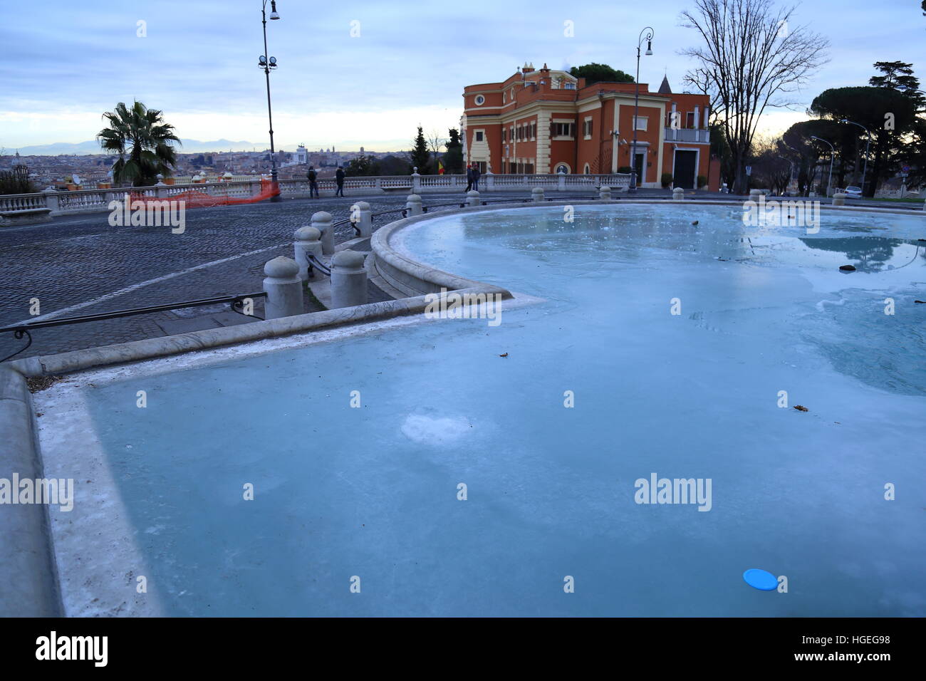 Roma, Italy. 08th Jan, 2017. The great cold gives a rare sight as the ...
