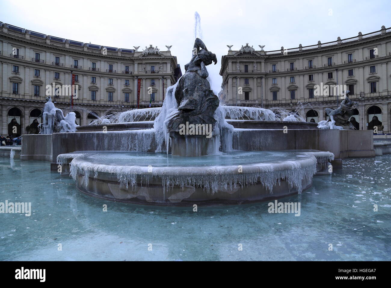 Roma, Italy. 08th Jan, 2017. The great cold gives a rare sight as the ...
