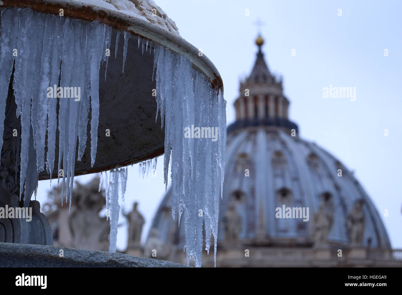 Roma, Italy. 08th Jan, 2017. The great cold gives a rare sight as the ...