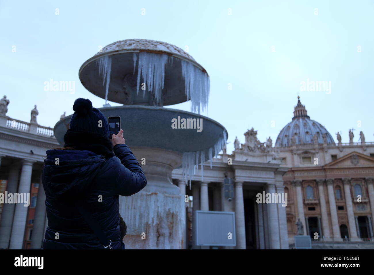 Roma, Italy. 08th Jan, 2017. The great cold gives a rare sight as the ...
