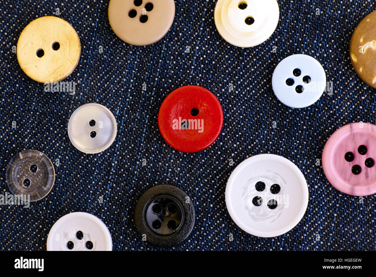Sewing buttons scattered on denim background Stock Photo - Alamy