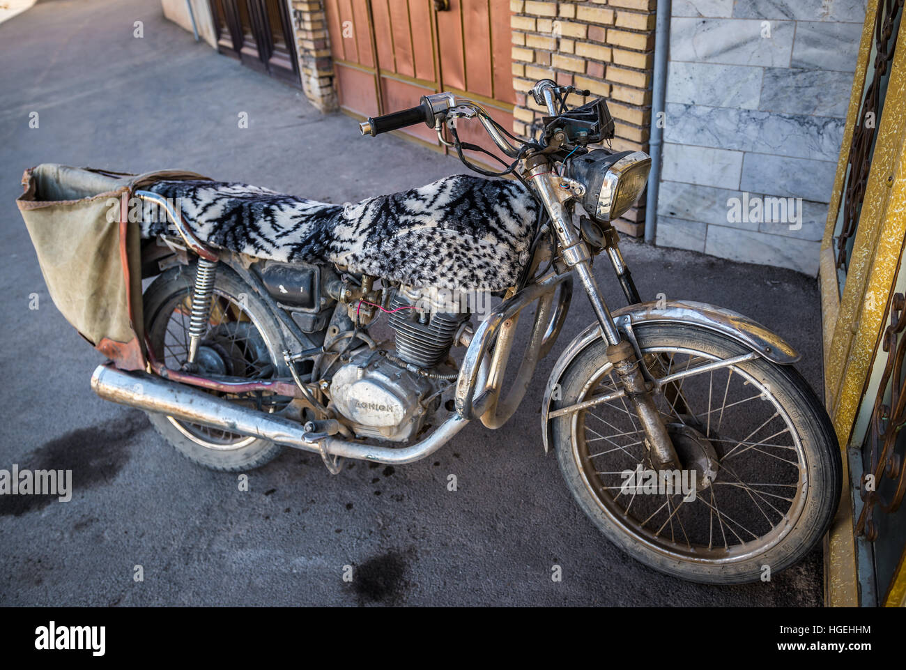 Old motor scooter hi-res stock photography and images - Alamy
