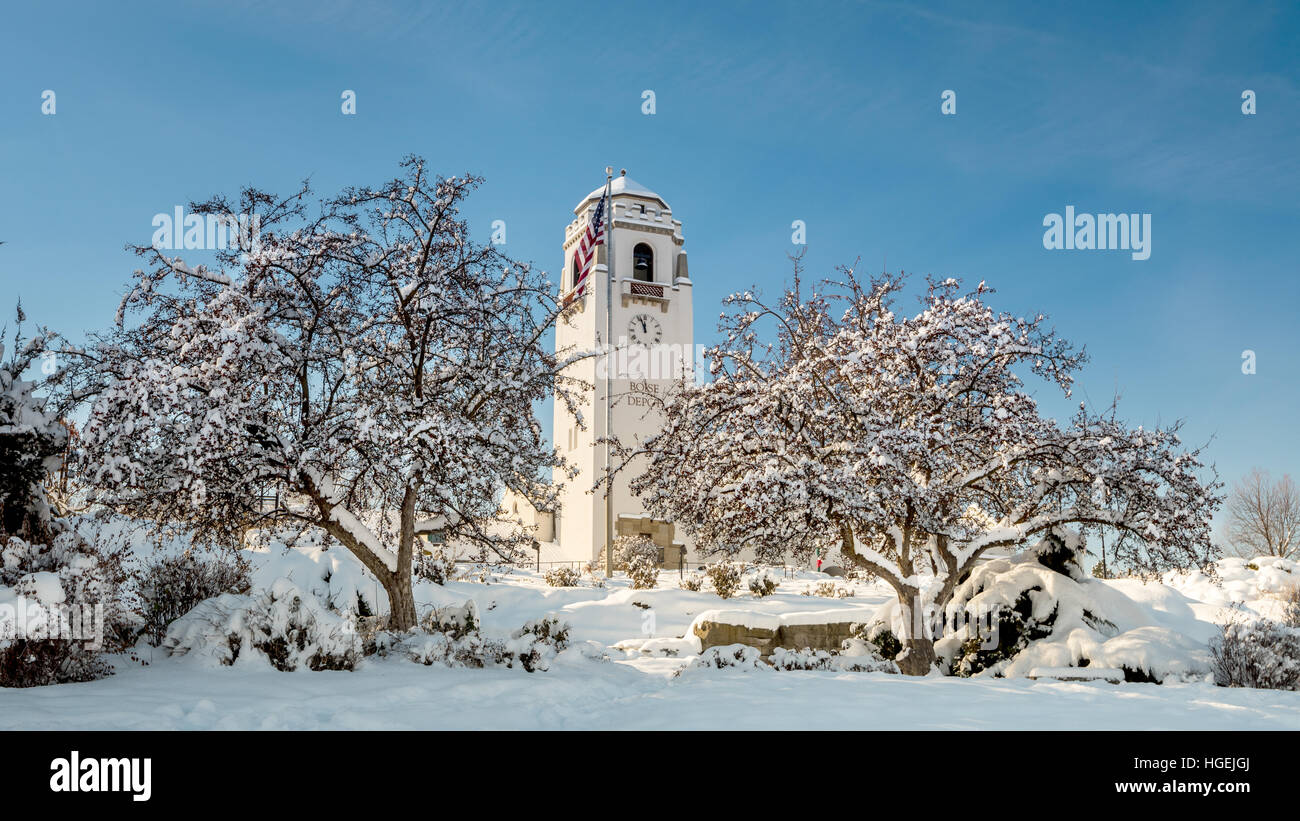 Snow covered city hi-res stock photography and images - Alamy