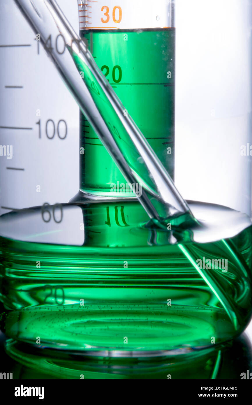 Chemistry glassware hi-res stock photography and images - Alamy