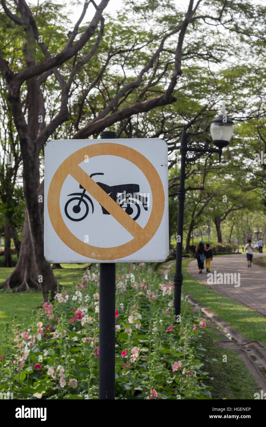 No overtaking signs hi-res stock photography and images - Alamy