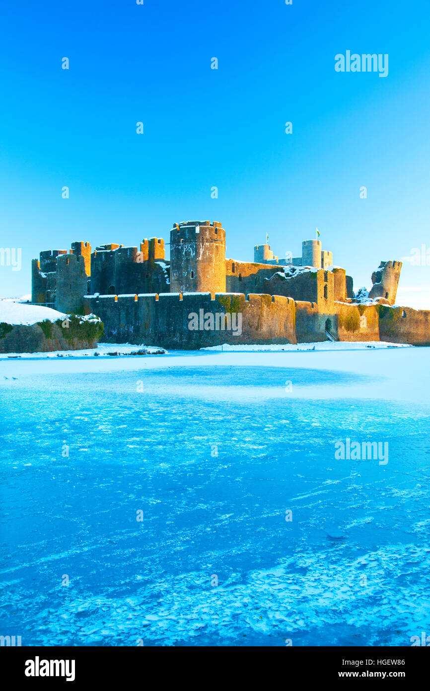 Caerphilly Castle, Snow, Caerphilly, Cardiff, Wales, UK Stock Photo - Alamy