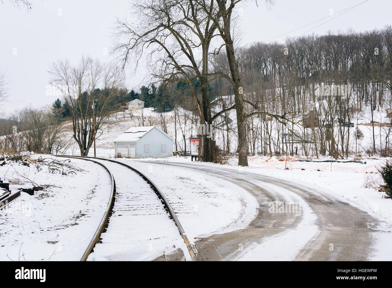 Railroad tracks in snow hi-res stock photography and images - Alamy