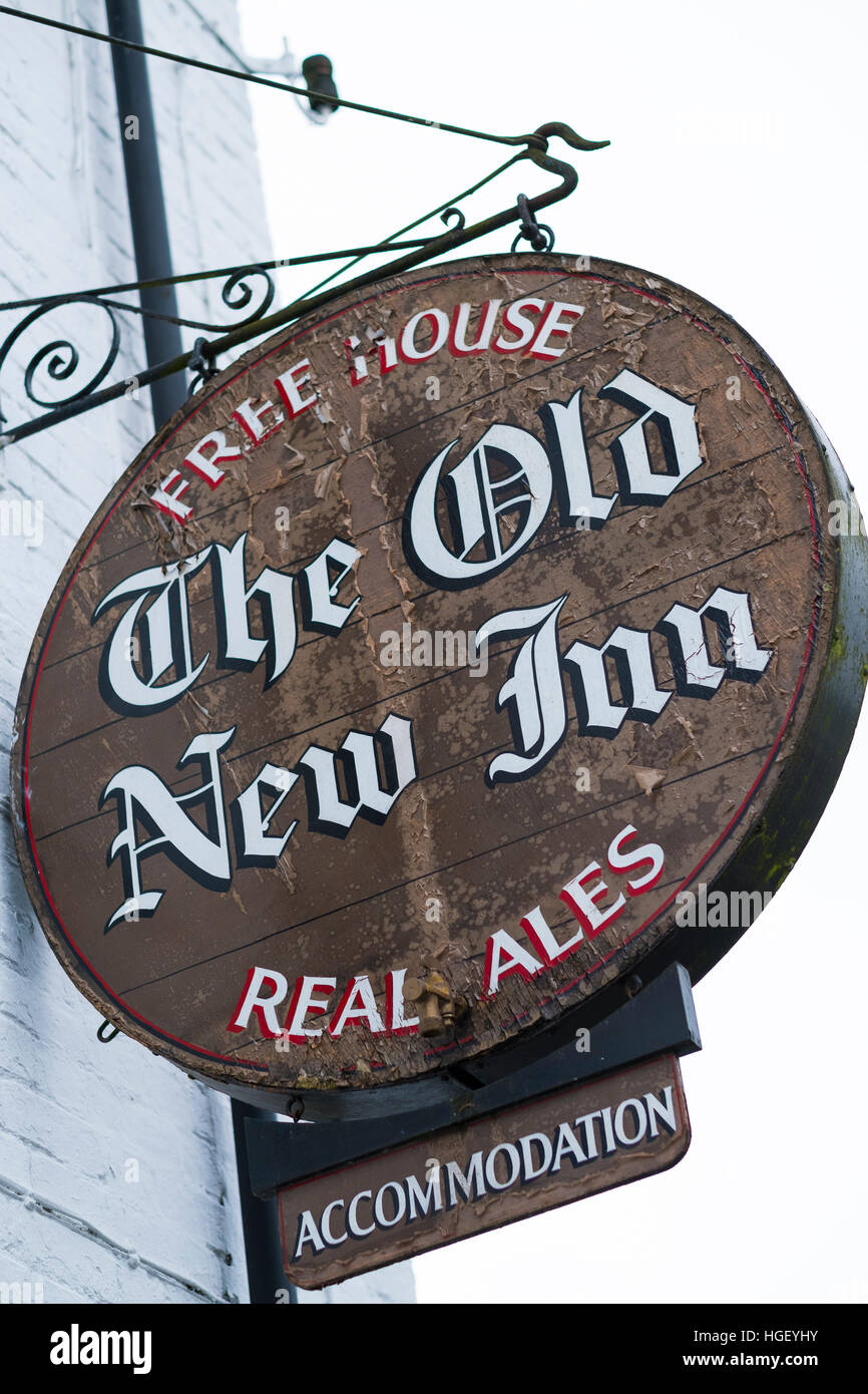 Pub inn sign hi-res stock photography and images - Alamy