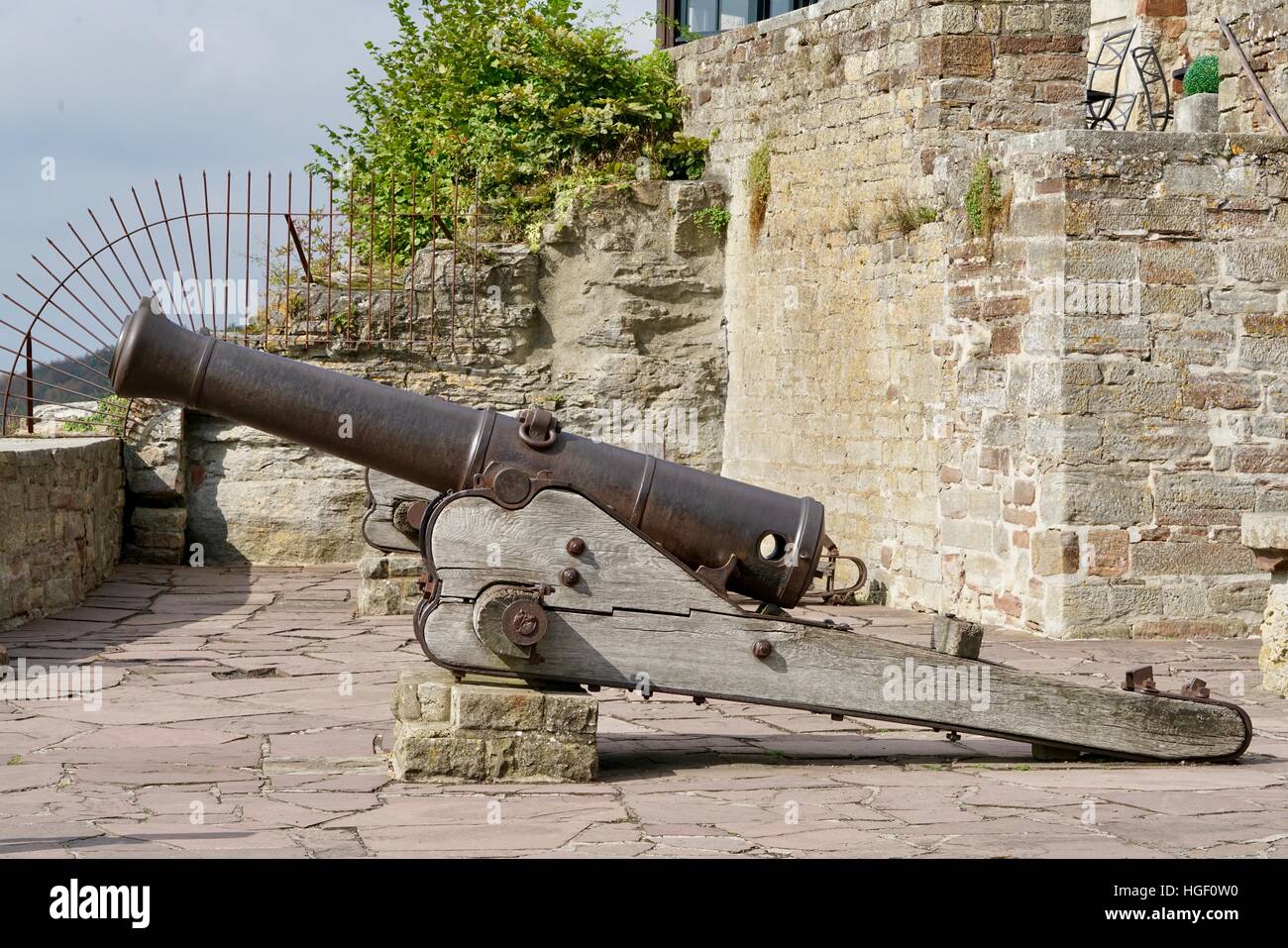 Old rusty cannon hi-res stock photography and images - Alamy