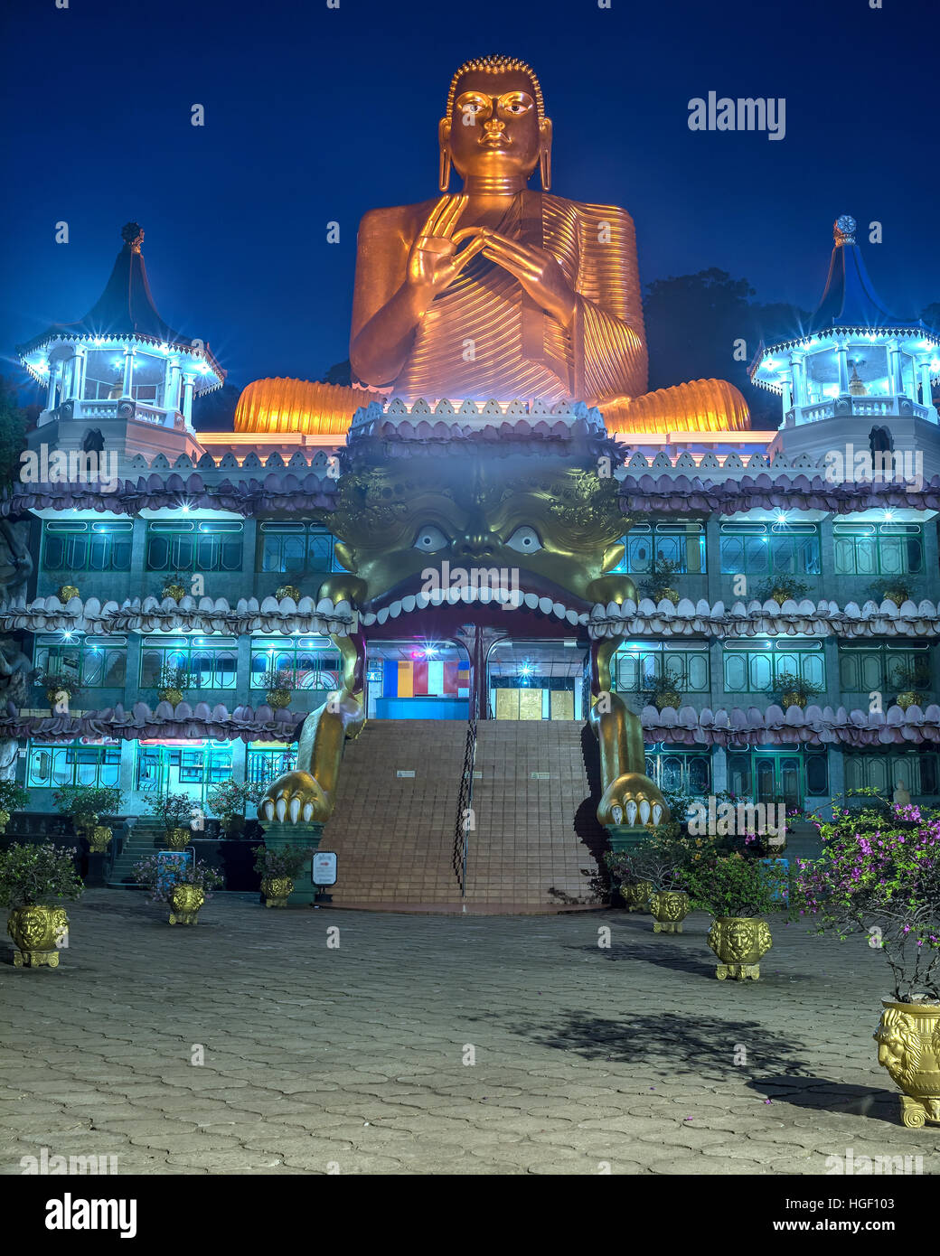 Sri Lanka: Dambulla Cave Temple at night Stock Photo - Alamy