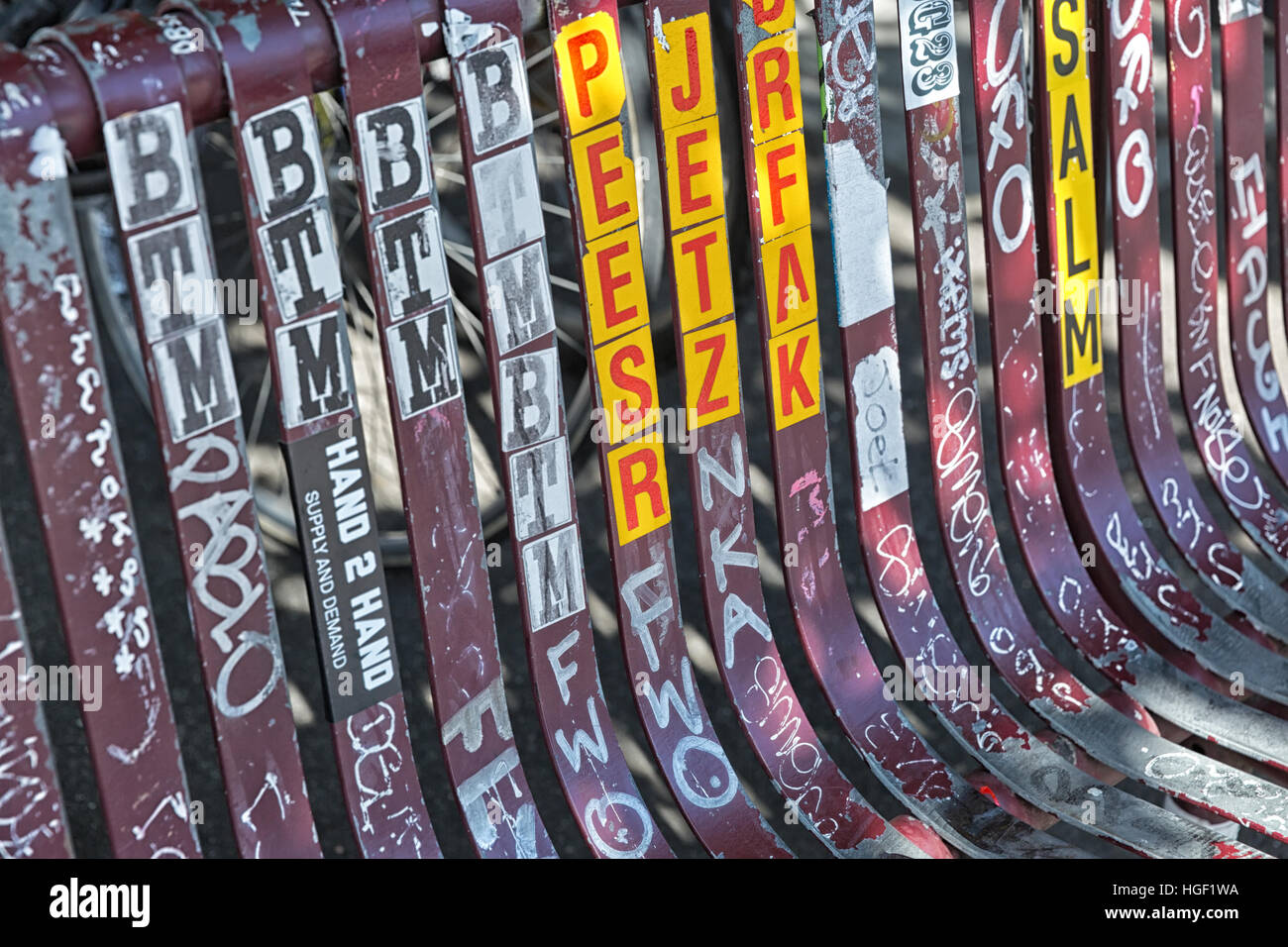 Grafitti on the city bench hi-res stock photography and images - Alamy