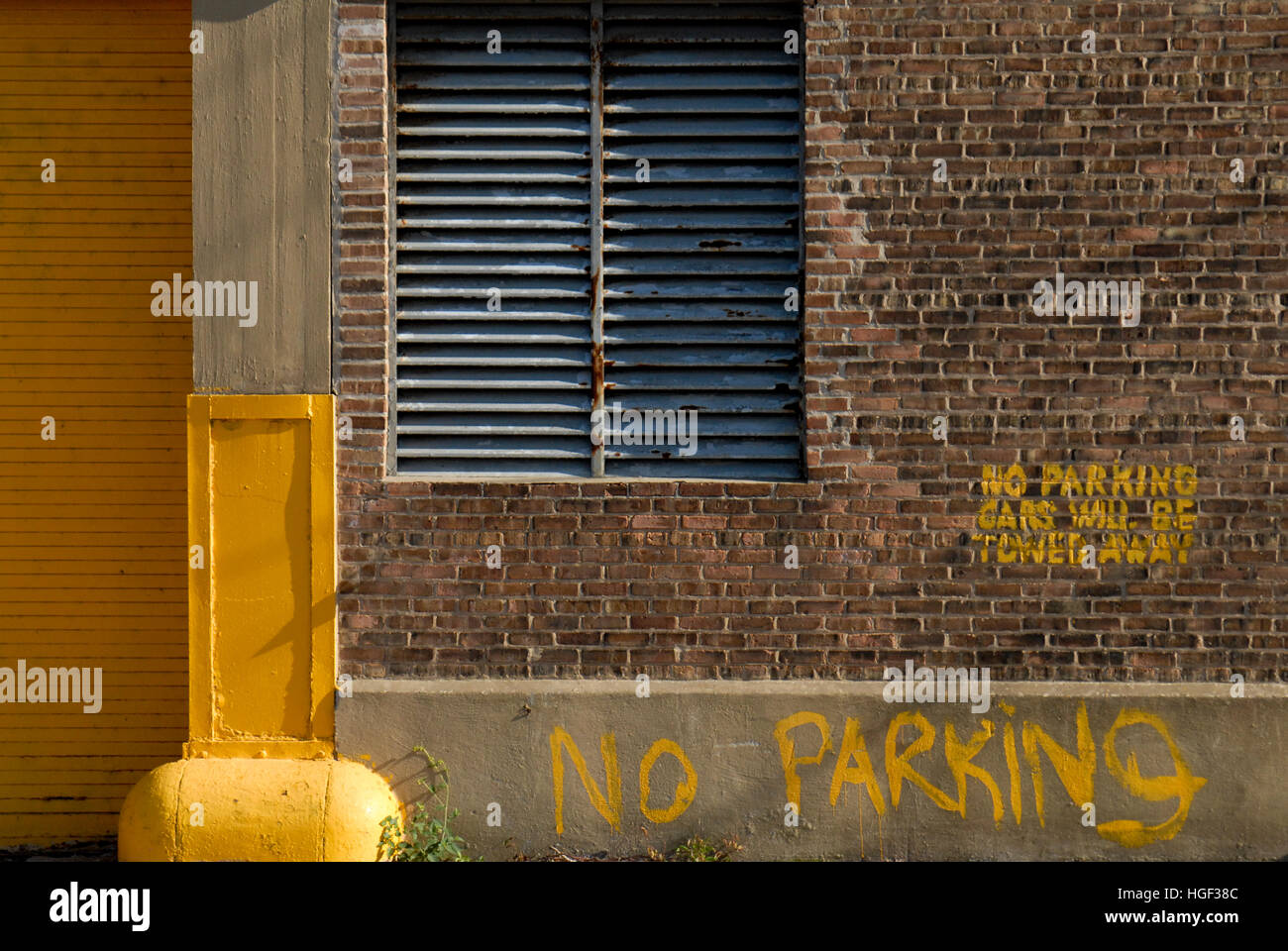 Hand painted No Parking sign in parking lot Stock Photo - Alamy