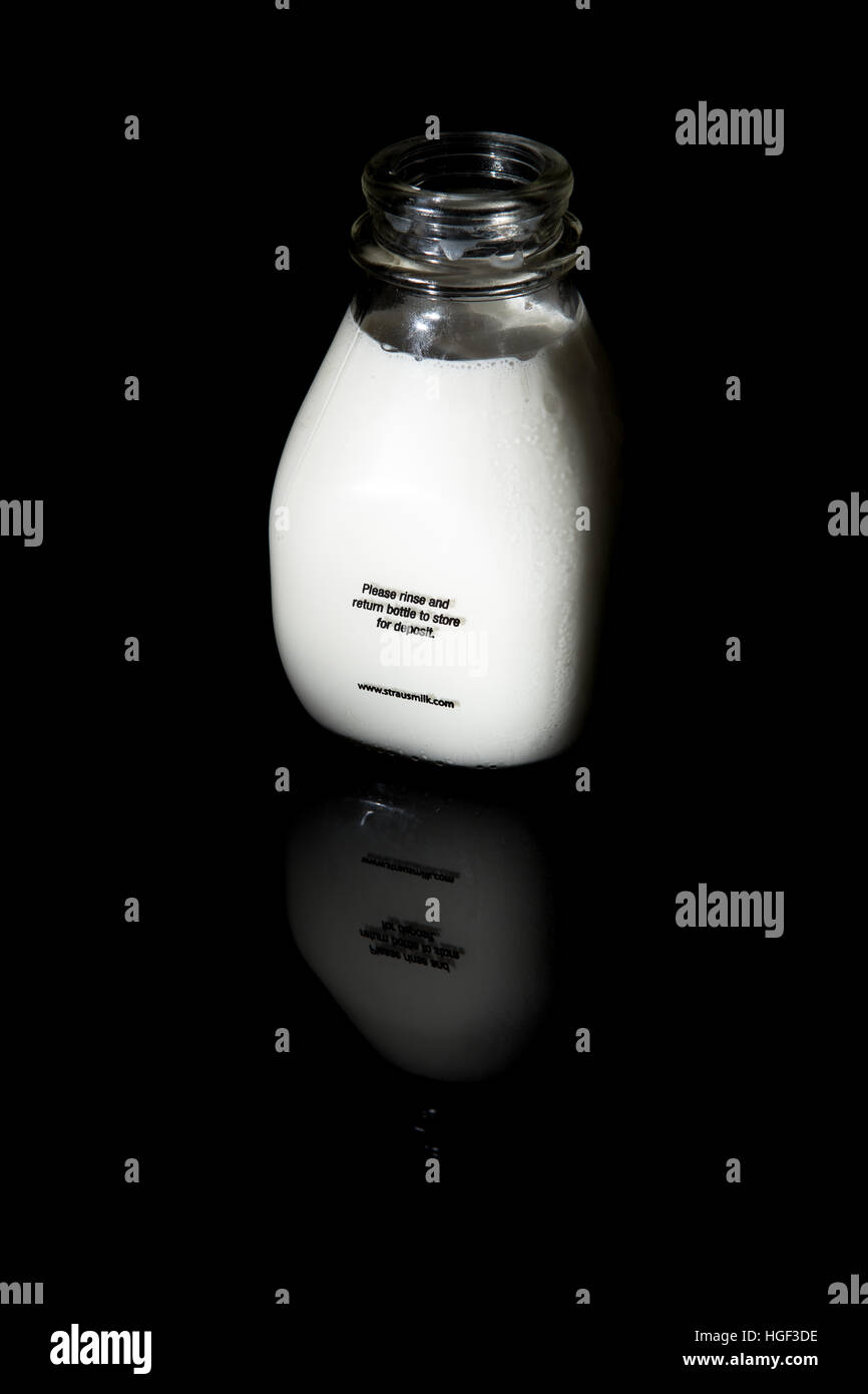 Returnable glass bottle hi-res stock photography and images - Alamy