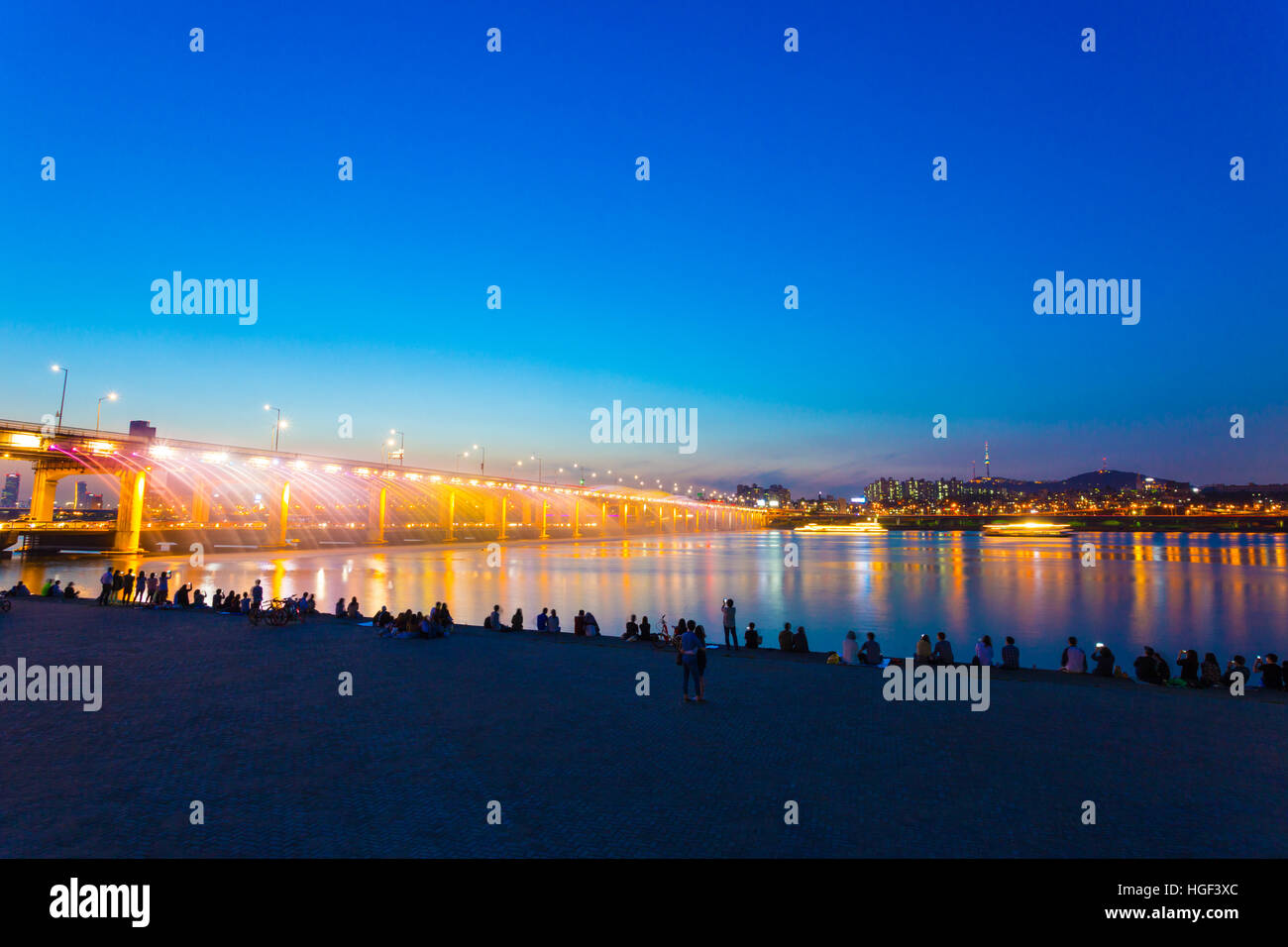 Moonlight on water hi-res stock photography and images - Alamy