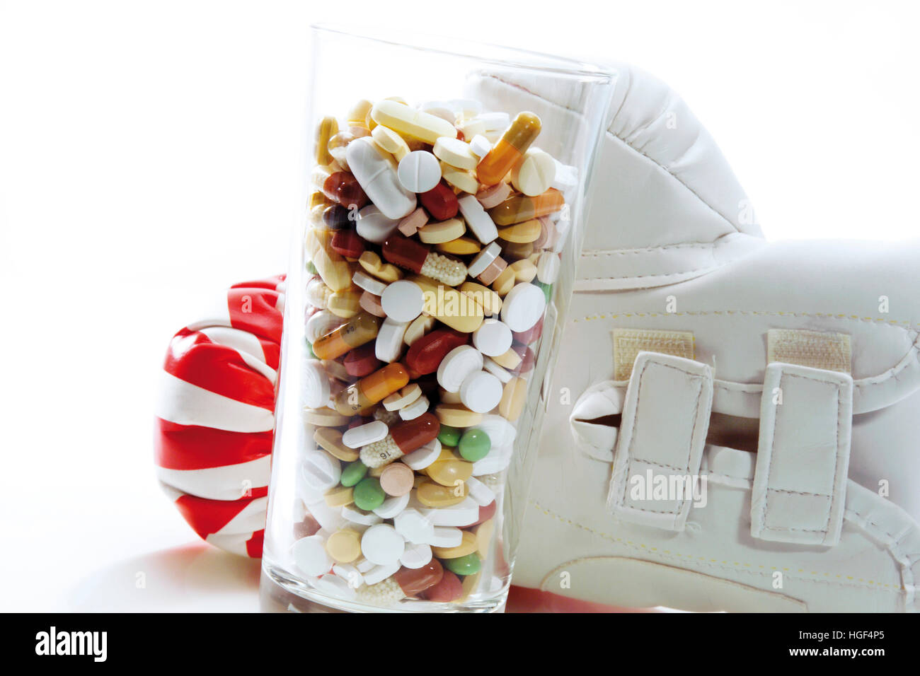 Pills and boxing glove, symbolic of doping Stock Photo - Alamy