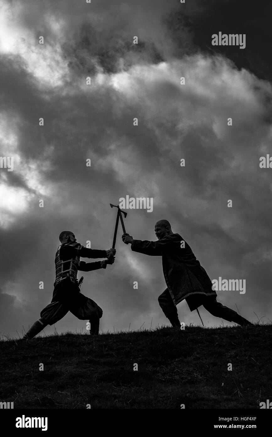 Vikings fighting hi-res stock photography and images - Alamy