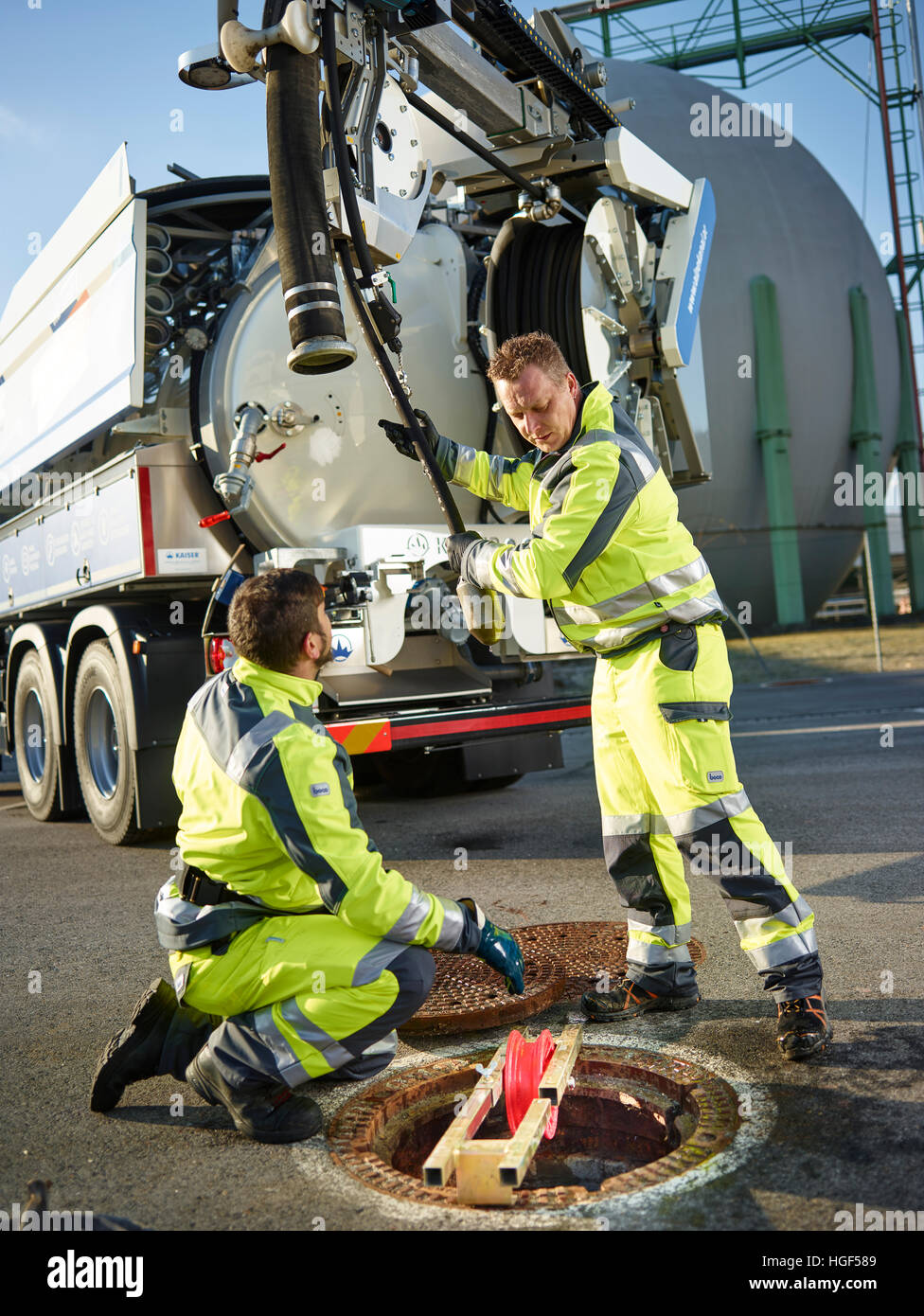 Gas manhole cover hi-res stock photography and images - Alamy