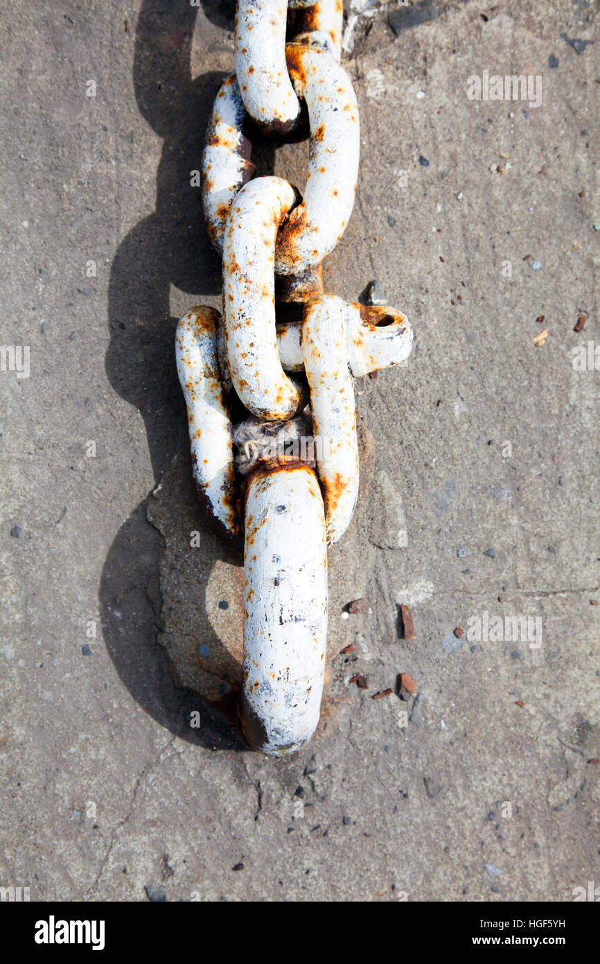 Chunky White Chain Stock Photo - Alamy