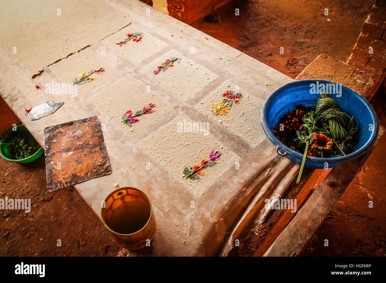 Production of paper flowers hi-res stock photography and images - Alamy