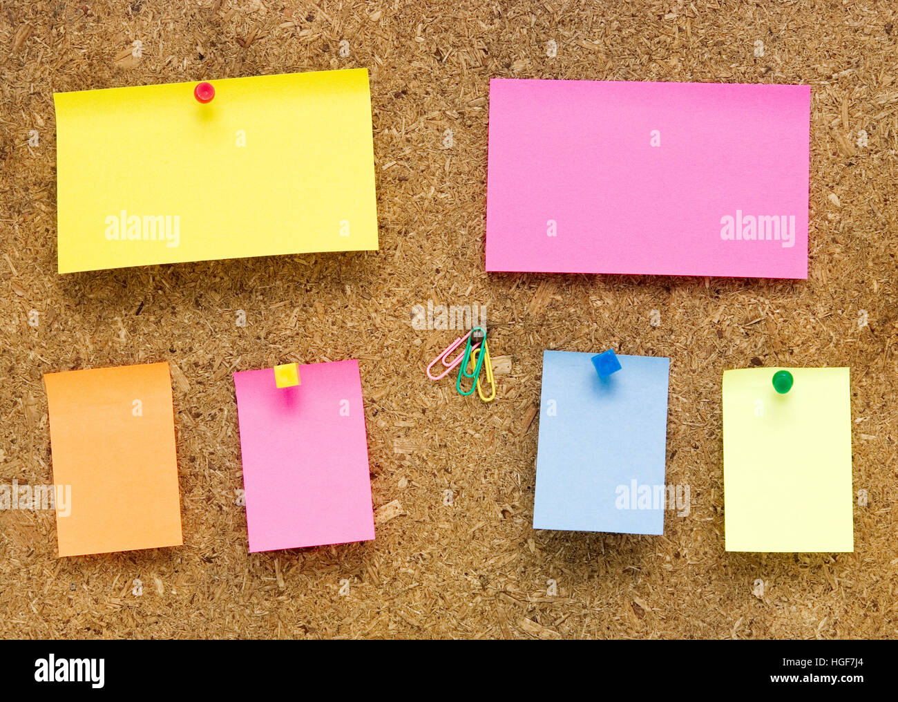 empty notes on old wooden background Stock Photo - Alamy