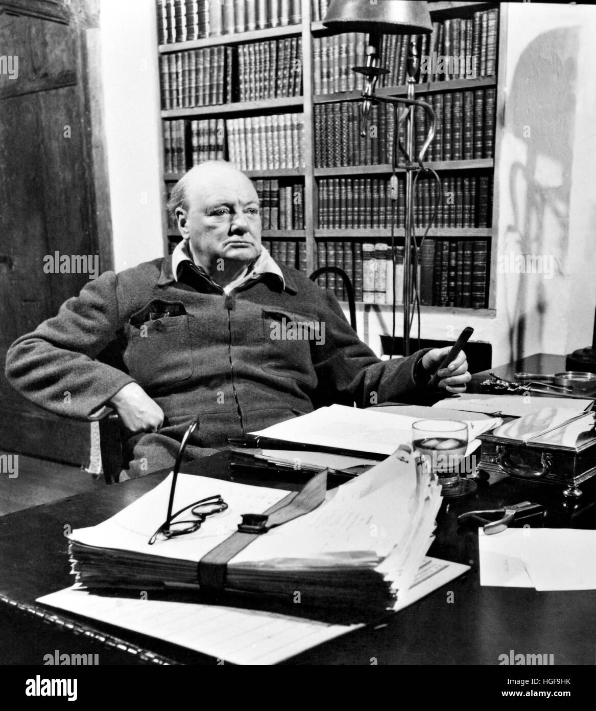 Winston Churchill at his desk at Chartwell. 1947 Stock Photo - Alamy