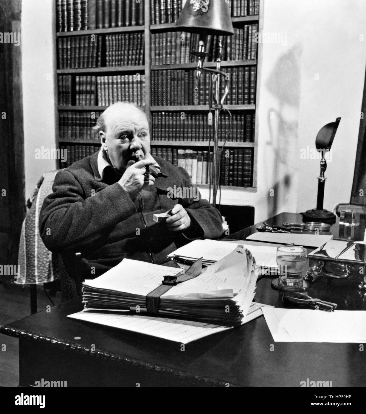 Winston Churchill at his desk at Chartwell. 1947 Stock Photo - Alamy