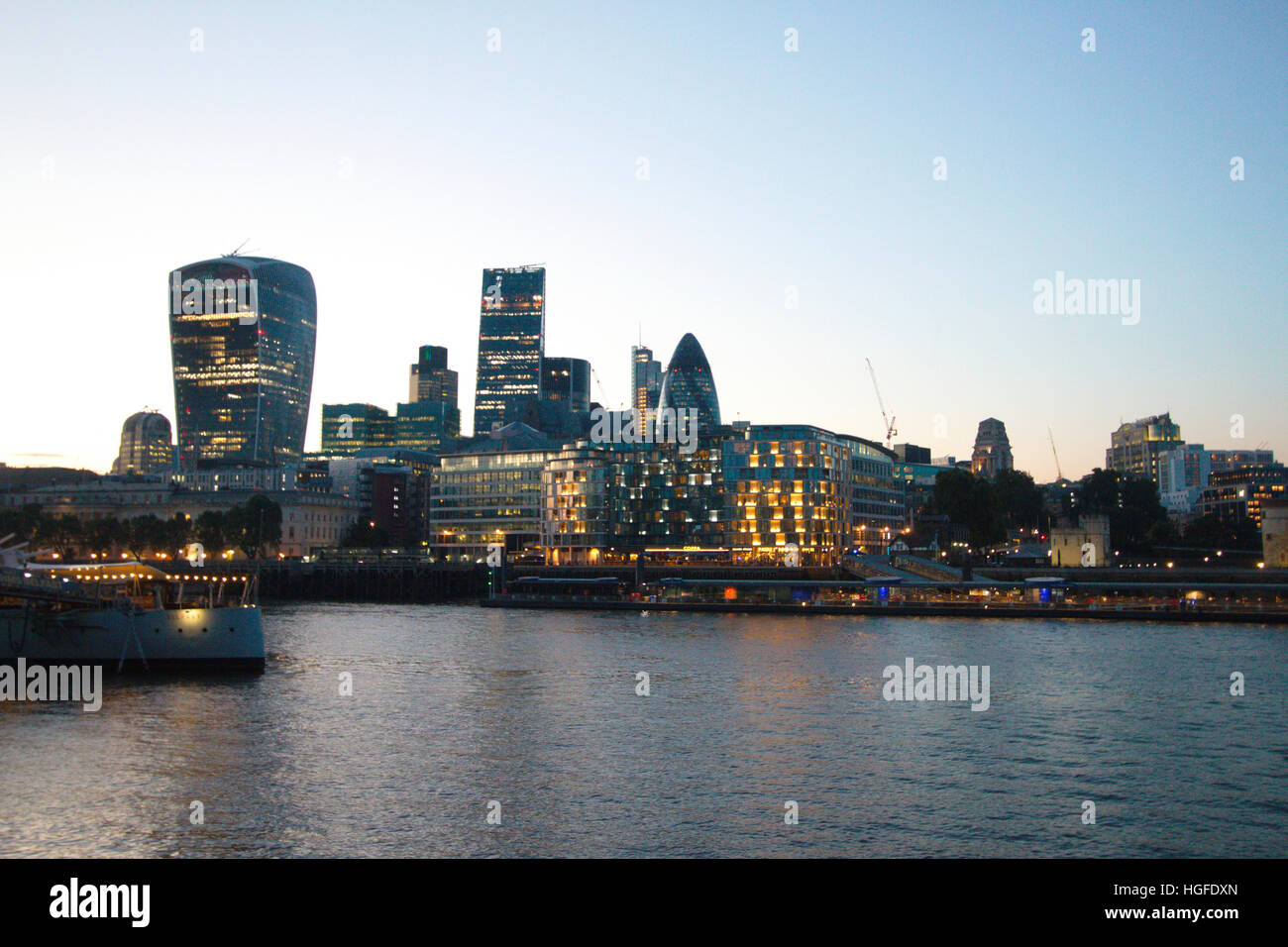 River thames buildings hi-res stock photography and images - Alamy