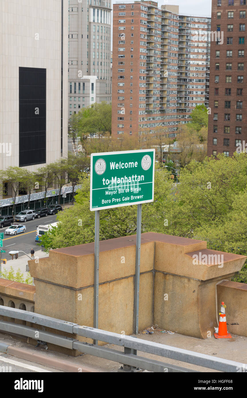 Manhattan island welcome sign hi-res stock photography and images - Alamy