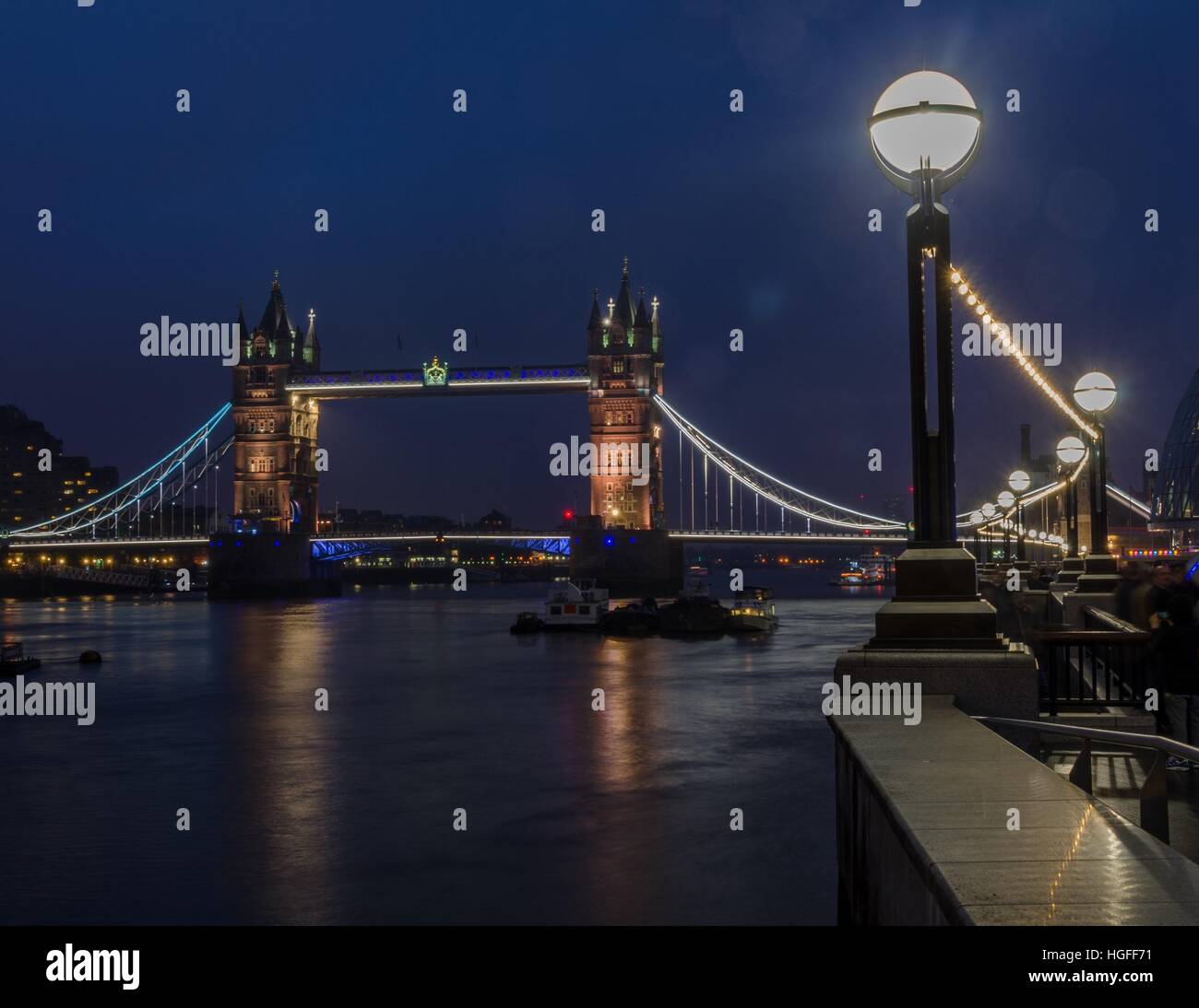 London tower bridge ship crossing hi-res stock photography and images ...