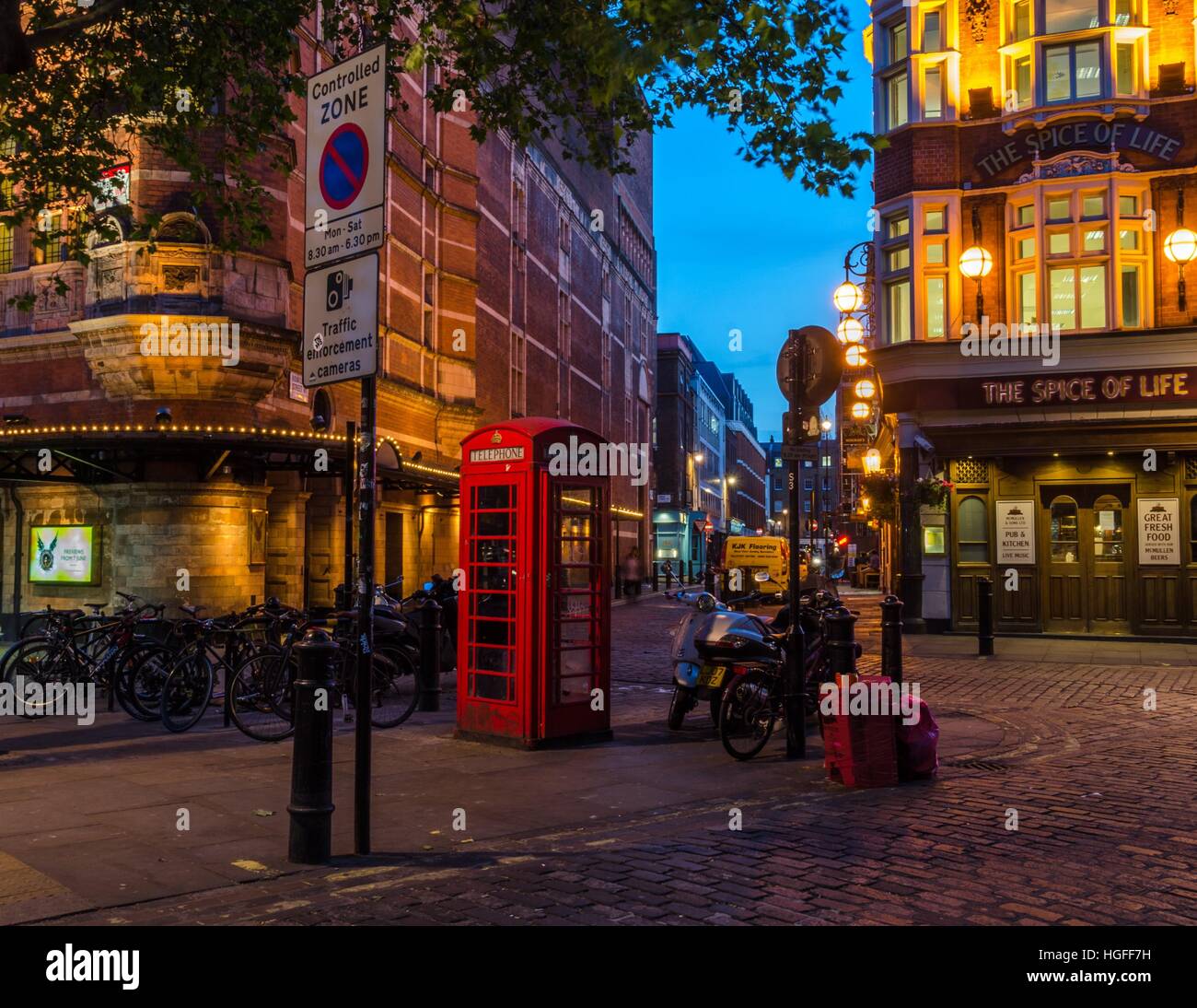 Restaurant booth night hi-res stock photography and images - Alamy