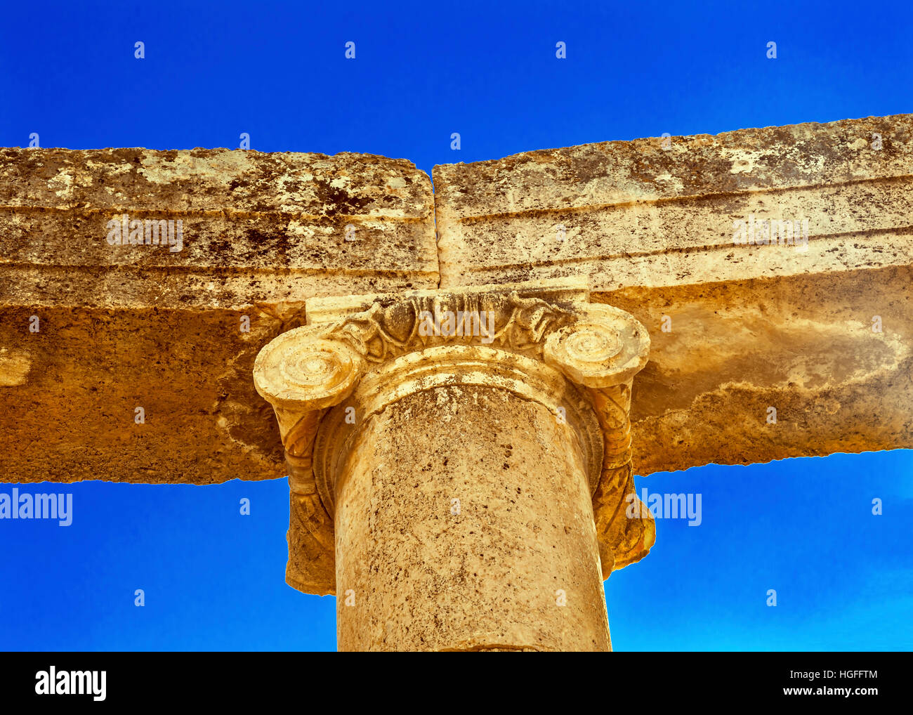 Ionic column hi-res stock photography and images - Alamy