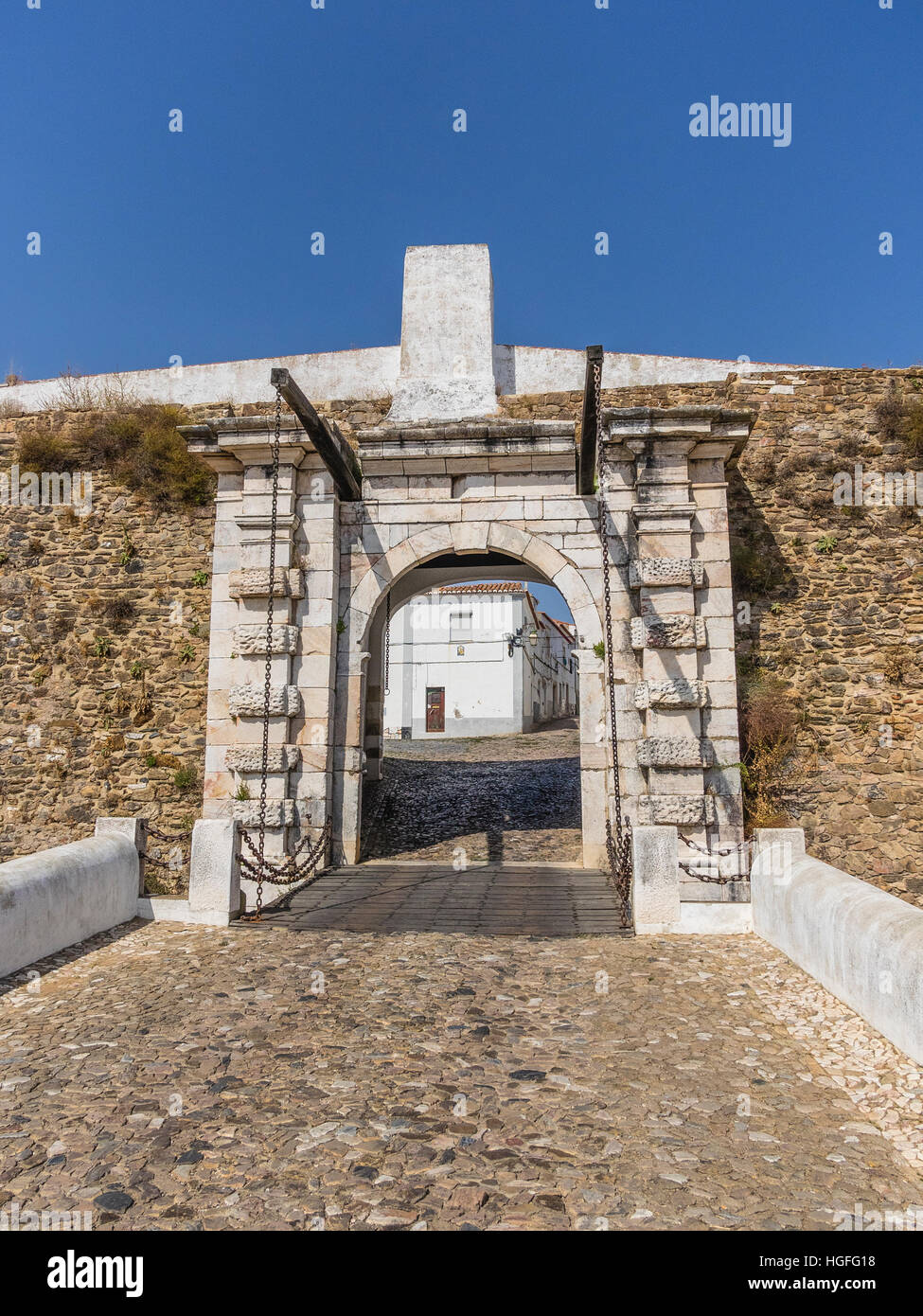 Draw bridge chains hi-res stock photography and images - Alamy